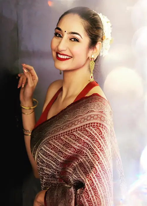 Ragini Dwivedi: Biography, Movies List - WeGreen Entertainment