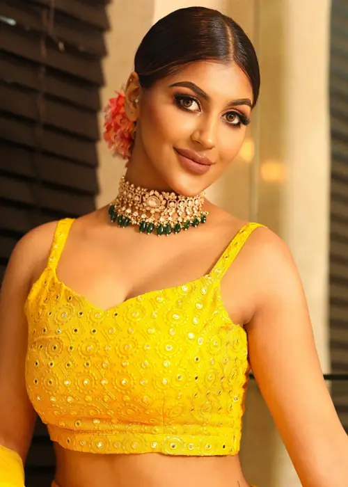 Yashika Aannand: Biography, Movies List - WeGreen Entertainment