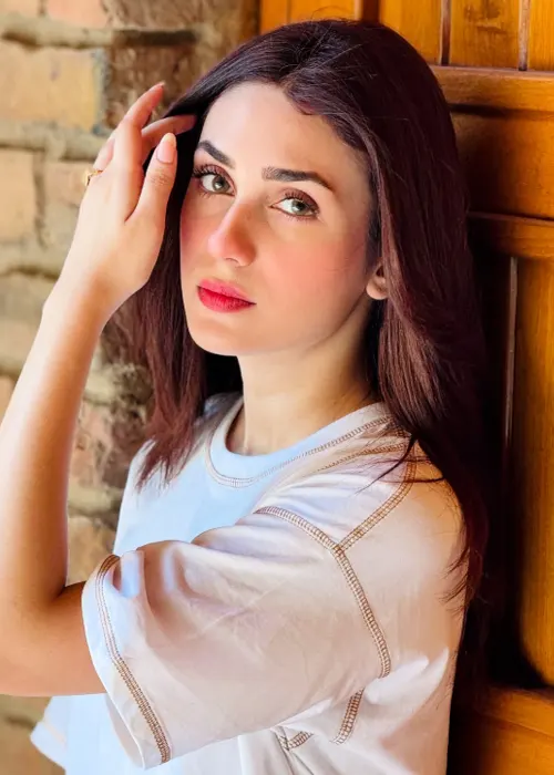 Hina Tariq: Biography, Dramas List - WeGreen Entertainment